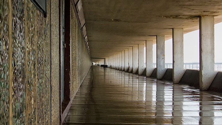 Bottle Alley in the Rain - Hastings UK Photo Archive